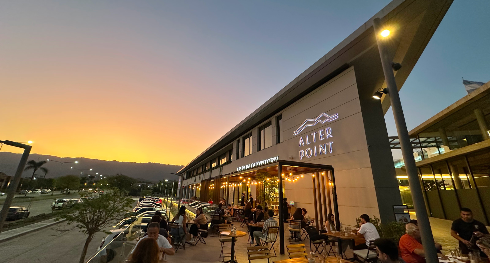 Alterpoint se viste de luces para celebrar navidad - Alterpoint